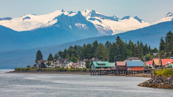 5 Places You Need to Visit For a Magical Christmas in Alaska